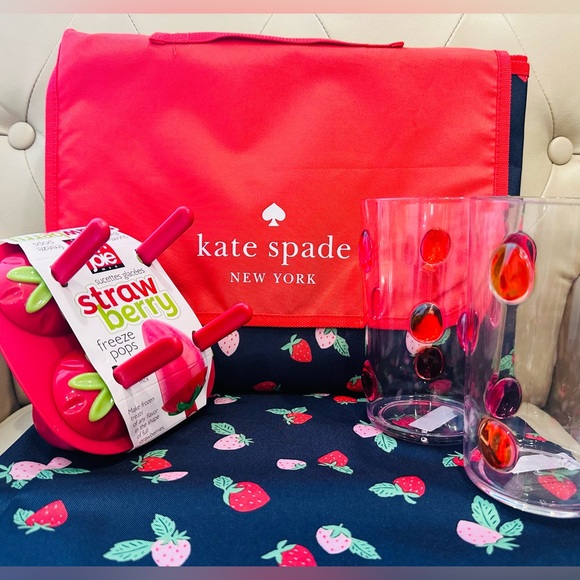 kate spade | Other | Kate Spade Strawberry Toss Picnic Blanket Bundle ...